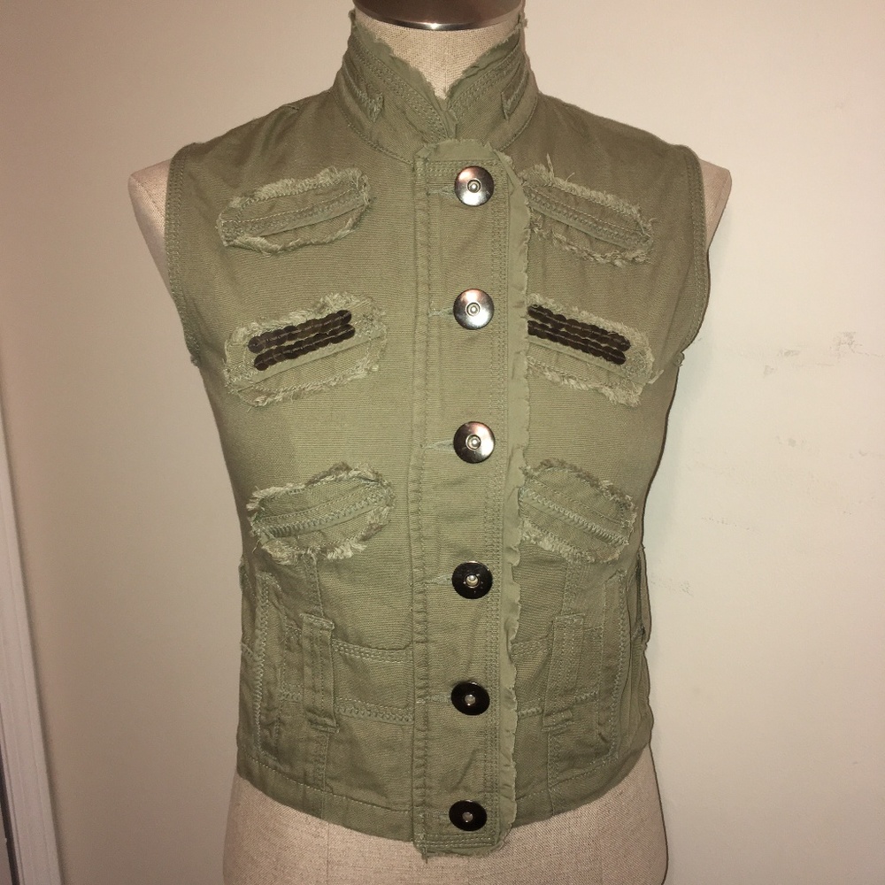 No Boundaries Drab Army Green Distressed Vest - Gem